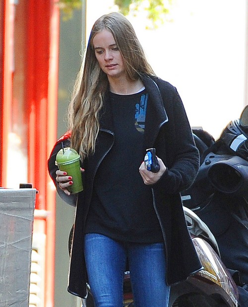 Cressida Bonas Needs To Clean Up Her Act To Earn Queen Elizabeth's ...