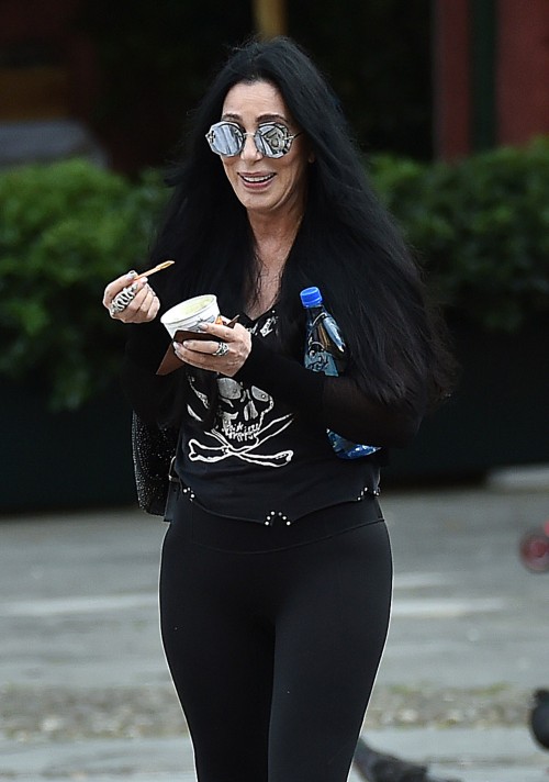 Cher Enjoys Ice Cream With Friends In Italy | Celeb Dirty Laundry