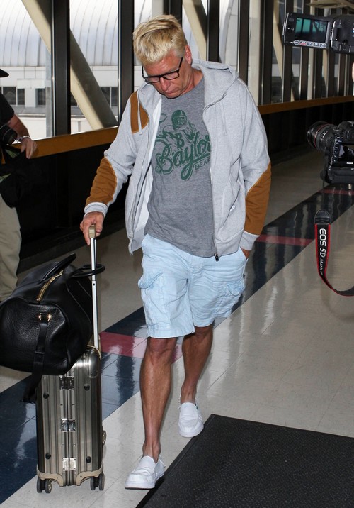 Joe Simpson Arriving On A Flight At LAX | Celeb Dirty Laundry